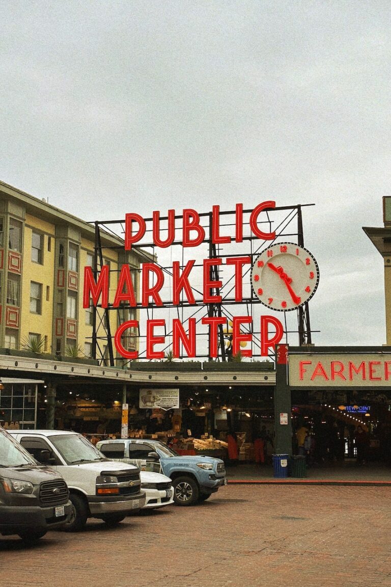 7 Holiday Party Ideas in Seattle to Celebrate the Season (2024)
